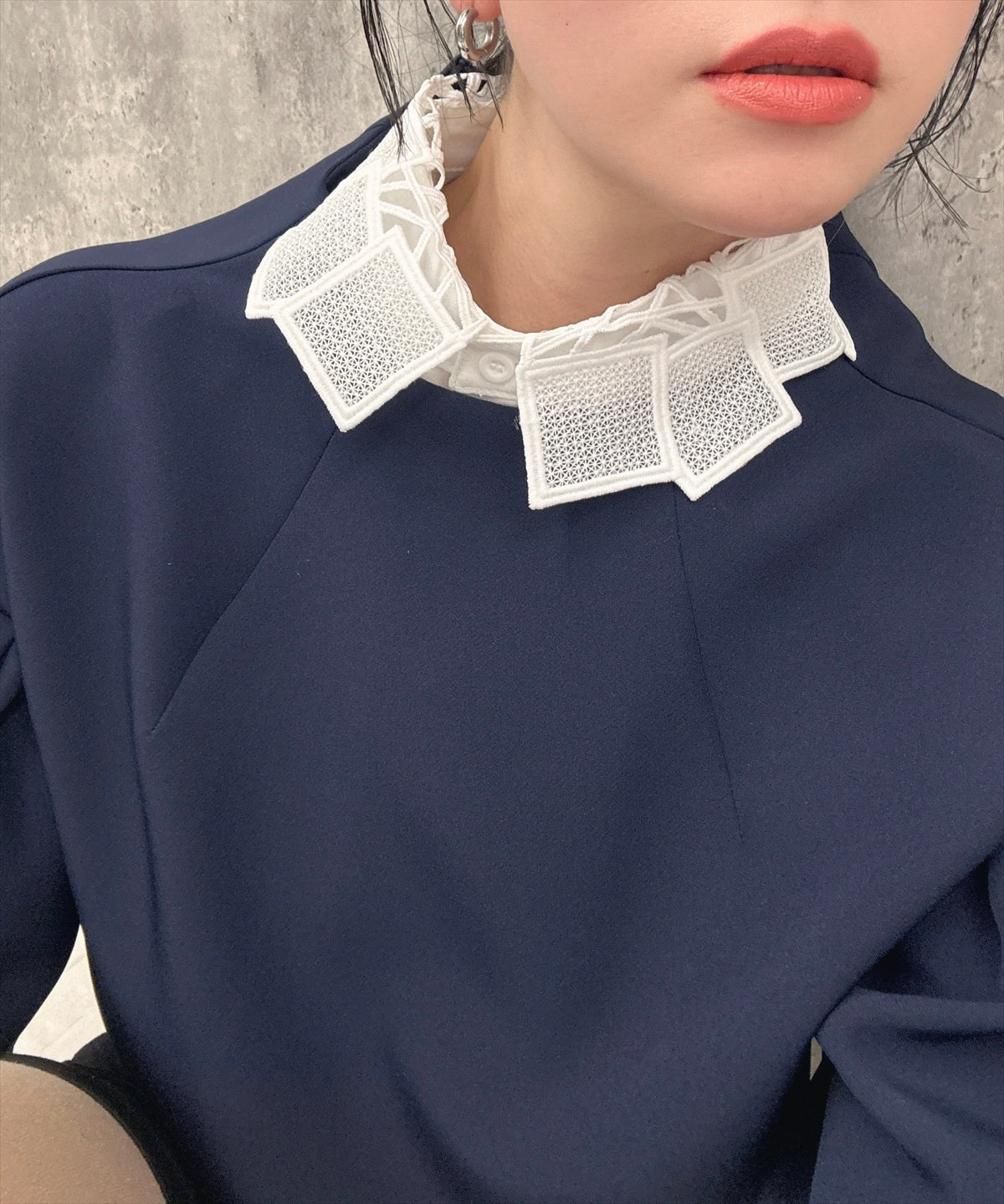 square pattern false collar – miele grande